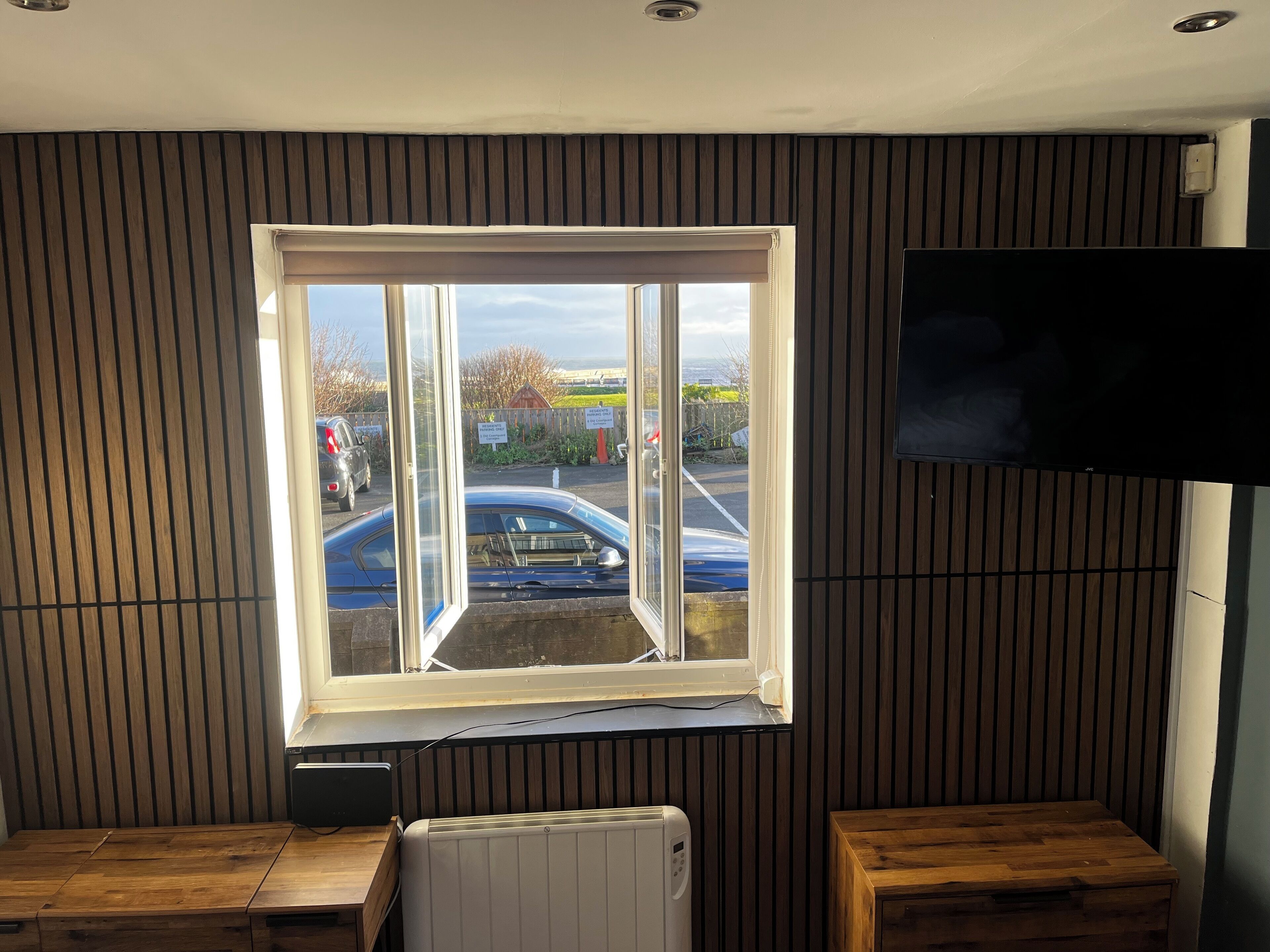 Quarto casal luxo, varanda, vista para o mar | Quartos à prova de som, ferros/tábuas de passar roupa, Wi-Fi de cortesia