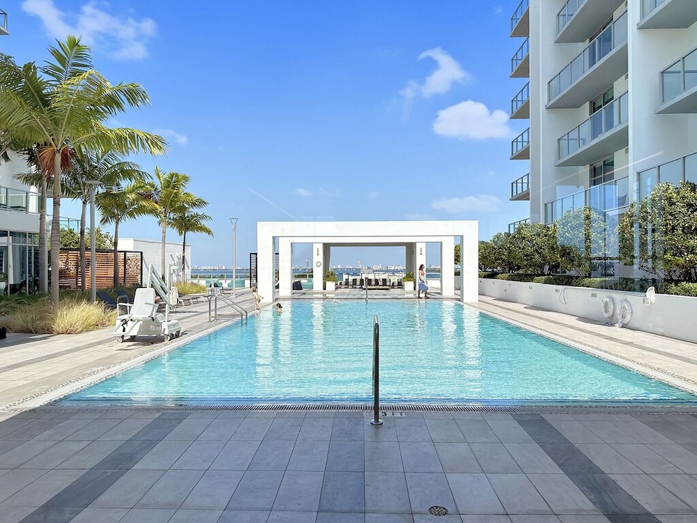 Luxe Condos - Miami Design District - Miami, FL