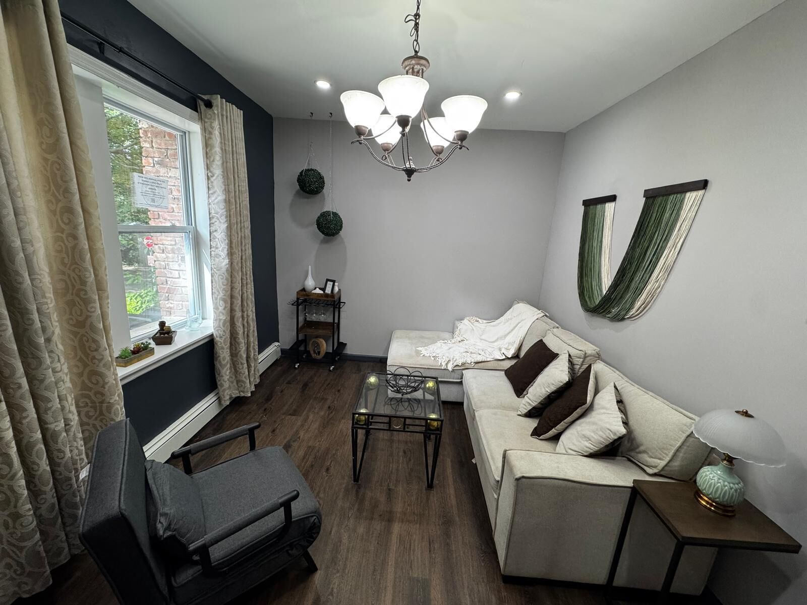 Apartment A - Next To Hiking Trail - Front Entrance - Yonkers, NY