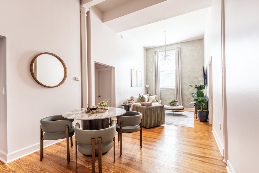 Boutique Luxury Apt Marion Sq Downtown | 360 King - Charleston