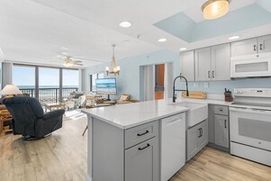 Apartamento em Condomínio Fechado, várias camas (Sunrise 206) | Cozinha privada | Um forno, uma torradeira 