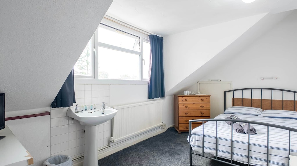 Pebbles Guest House Room 8 - New Forest