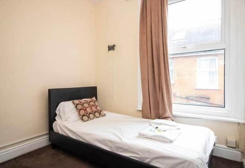Pebbles Guest House Room 4 - Southampton