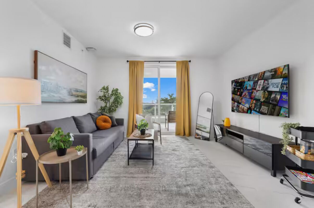 Resort Style Apt With Pool And Gym, With Pool, Near Beach, Nightlife & Casinos - Hollywood, FL