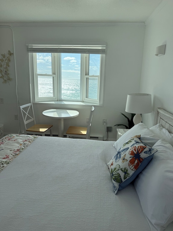 Charming 1-bedroom Hotel In Enchanting Westerly With A Beautiful Ocean View - Rhode Island