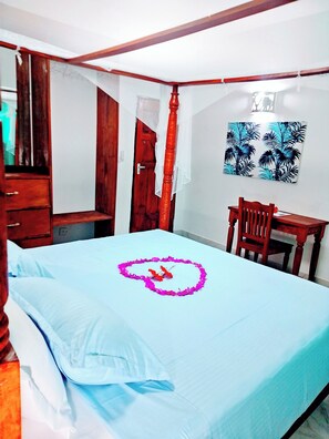 Quarto casal conforto, vista para o jardim | Wi-Fi de cortesia