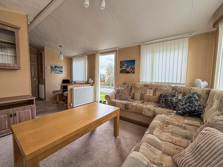 Cosy 6 Berth Caravan At St Osyth Beach Holiday Park In Essex Ref 28001y - Brightlingsea