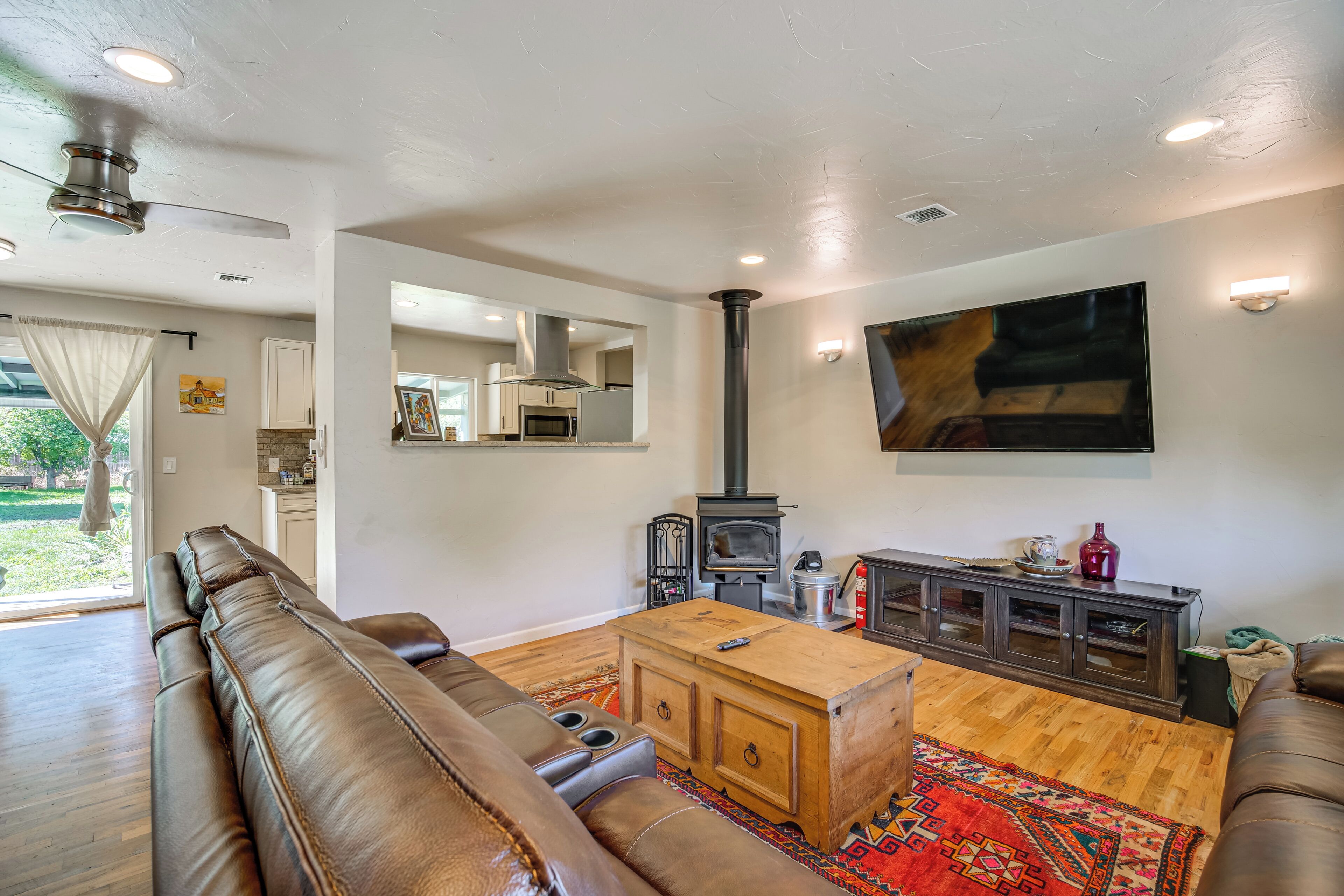 Walk To Rogue X: Medford Family Home W/ Large Yard - Eagle Point, OR