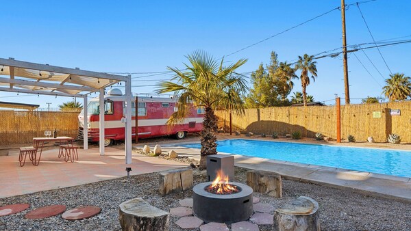 4br Desert Home W/ Pool, Hot Tub, Firepit & Game Room The Quiet Burn By Avantstay - Joshua Tree National Park