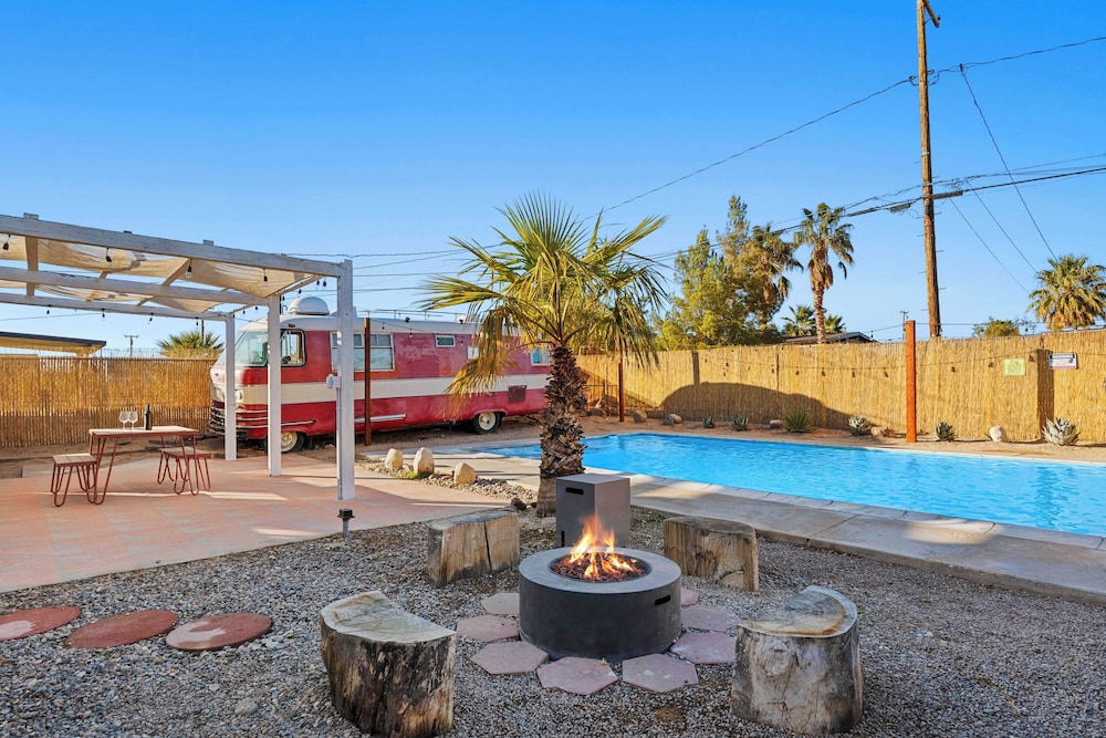 4br Desert Home W/ Pool, Hot Tub, Firepit & Game Room The Quiet Burn By Avantstay - Joshua Tree National Park