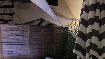 Apartamento con terraza y jacuzzi privado | Terraço/pátio interior