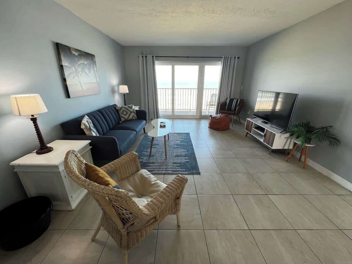 Boardwalk Bungalow: 2b/2b Direct Oceanfront 5th Floor In Downtown Cocoa Beach - Cocoa Beach, FL