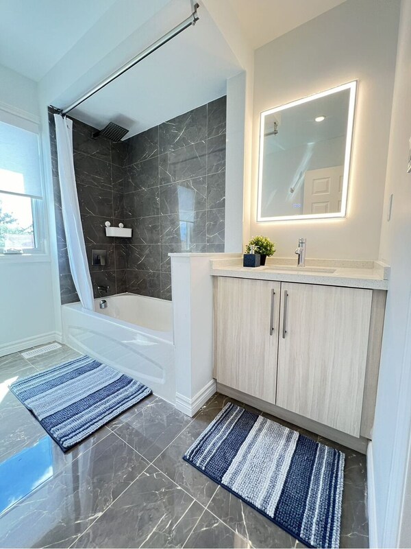 Bentley Commons Fallsview Towns - Niagara Falls