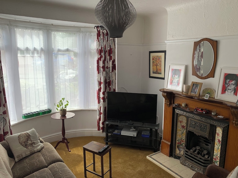 Sunny Prestatyn In The Heart Of This Beautiful Beach Town Close To The Mountains - Talacre Beach