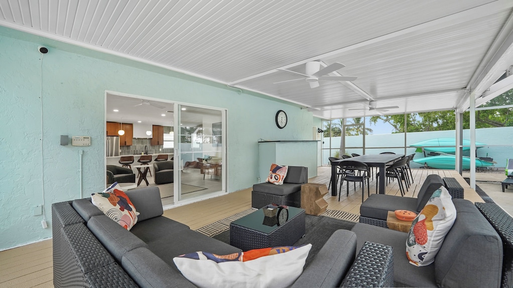 Charming Beach Bungalow With Private Pool And Steps Away From The Beach! - Sarasota, FL