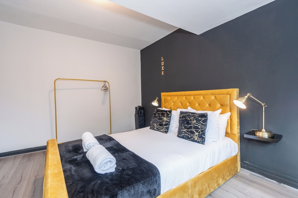 Heathrow House With Hot Tub And Garden - Aéroport de Londres Heathrow (LHR)