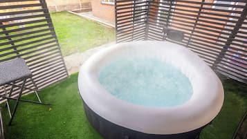 Casa, vista para o jardim | Banheira de hidromassagem particular