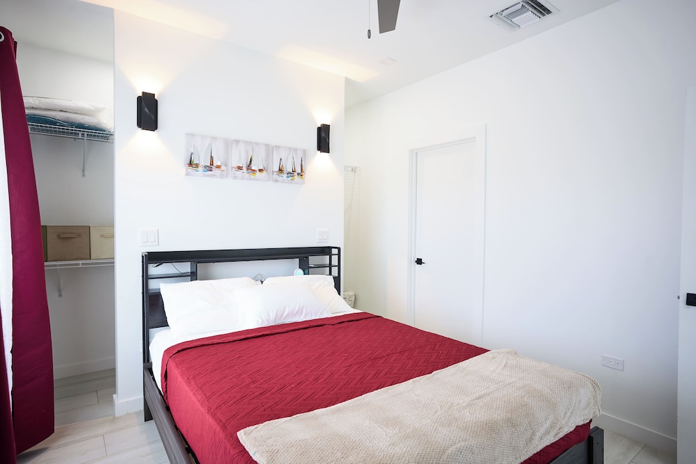 Caiman's Den - Charming 1-bedroom apartment in awesome Old Man Bay with ...