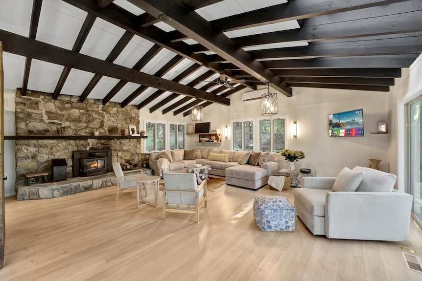 Dreamy & Scenic 3br Lakefront On 200-acre Estate - New Jersey