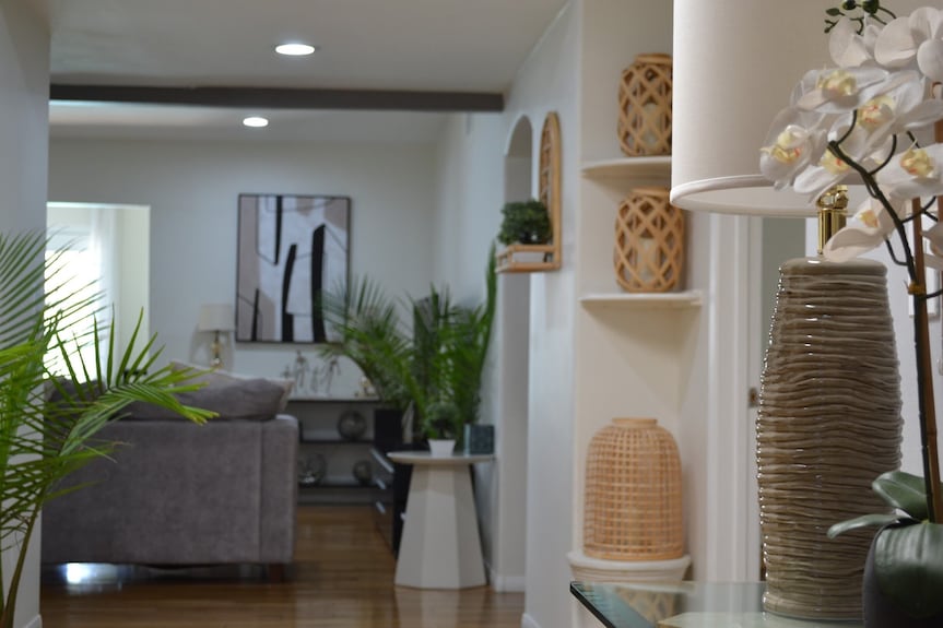 Stylish Home With Gorgeous Swimming Pool - Los Angeles, CA