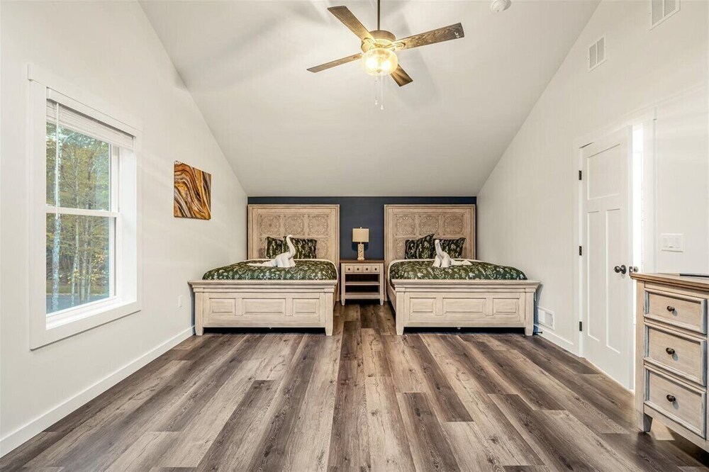 Grand Haven-BrndNew10BR Villa, Elevator, Volleyball Crt, HotTub, Kids ...