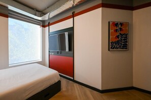 Cofre no quarto, secretária