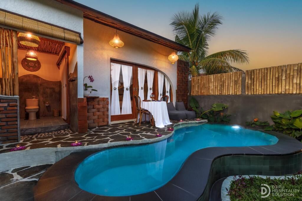 Fachada da propriedade à noite