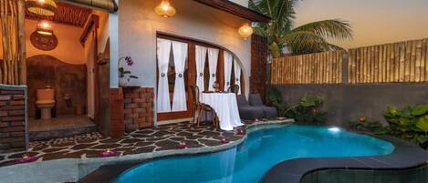 Fachada do alojamento (tarde/noite)