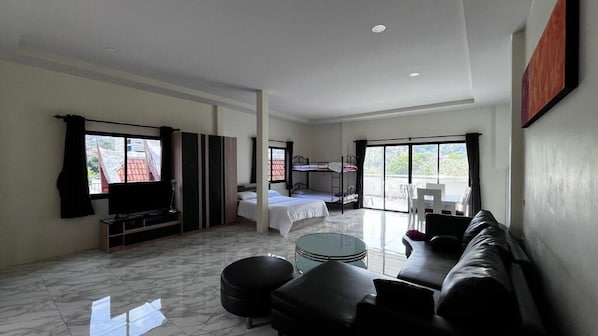 Penthouse Familiar, vista para a montanha | Cofre no quarto, secretária