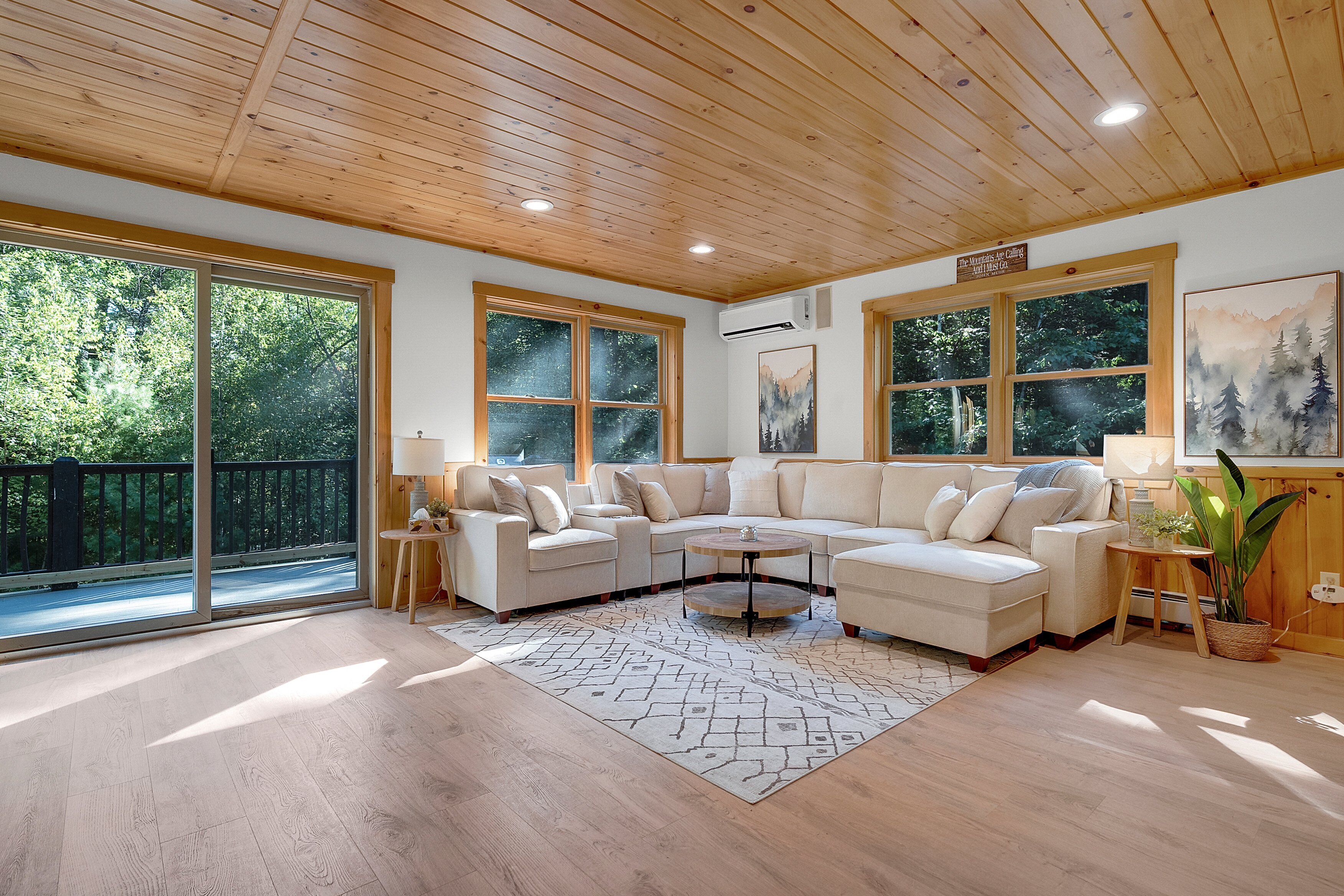 Hillside Escape- Classic Maine Chalet Minutes To Downtown Bethel - Bethel, ME