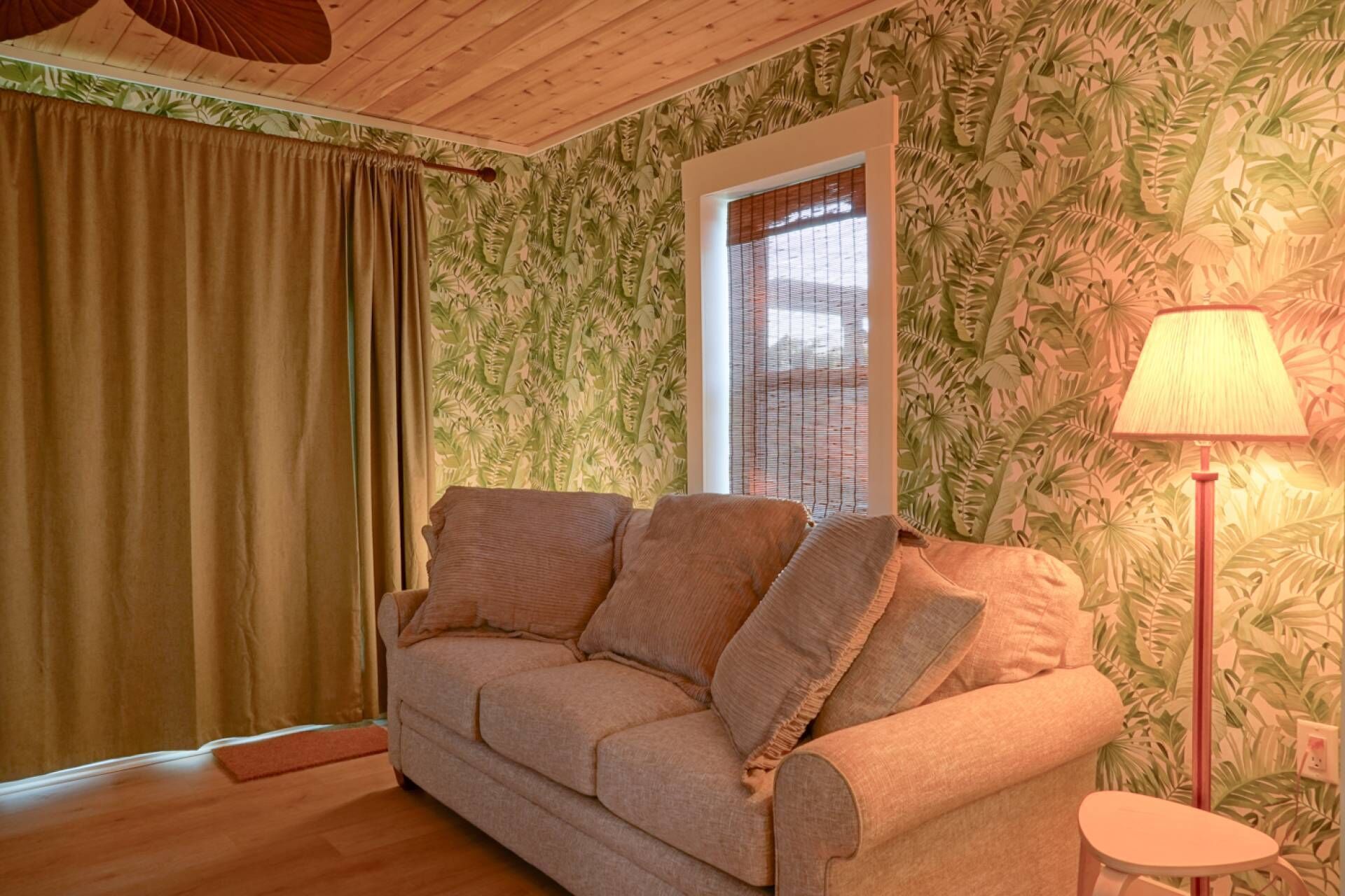 Brand New Remodel! Pool, Hot Tub, Tiki Bar, Fenced Yard, 1.5 Miles To Beach, $300 In Free Tickets! - Saint Augustine, FL