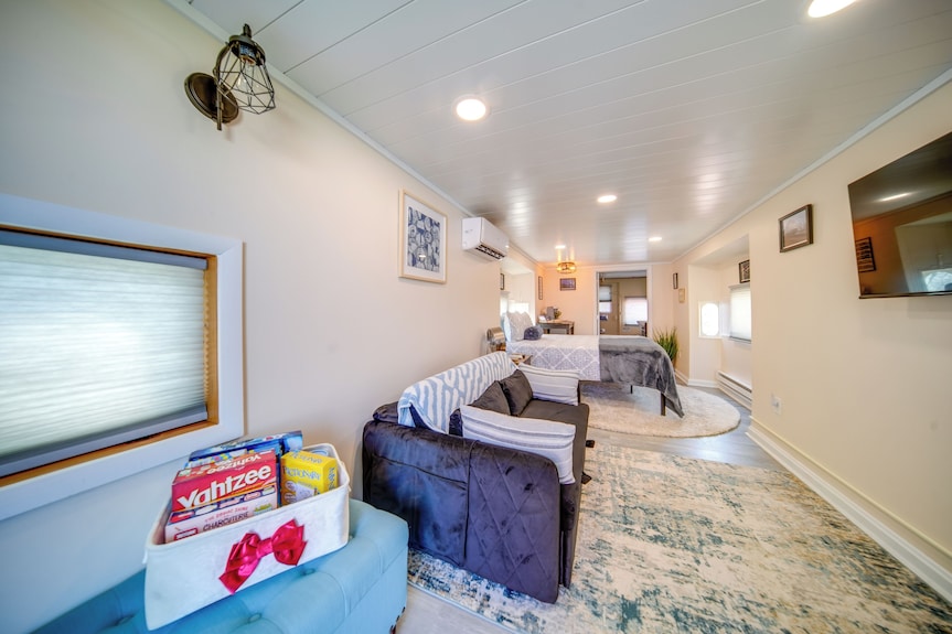 Choo Choo Blue, Converted Railcar In Dubois! - Treasure Lake, PA