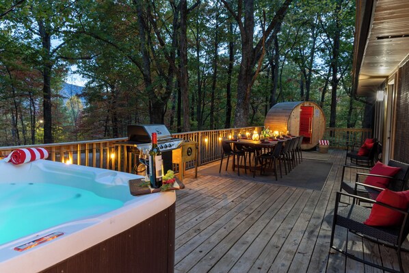 Lodge-Style Home Near Gatlinburg w/ Hot Tub & Game Room | Evergreen ...