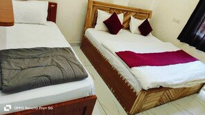 Quarto Triplo | Camas desdobráveis, Wi-fi grátis, roupa de cama fornecida