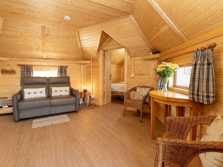 Cosy Apartment For 3 Guests With Terrace And Pets Allowed - Aboyne