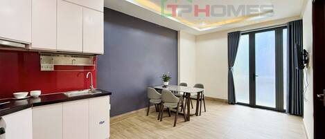 Quarto casal conforto, varanda, vista para a cidade | Vista do quarto