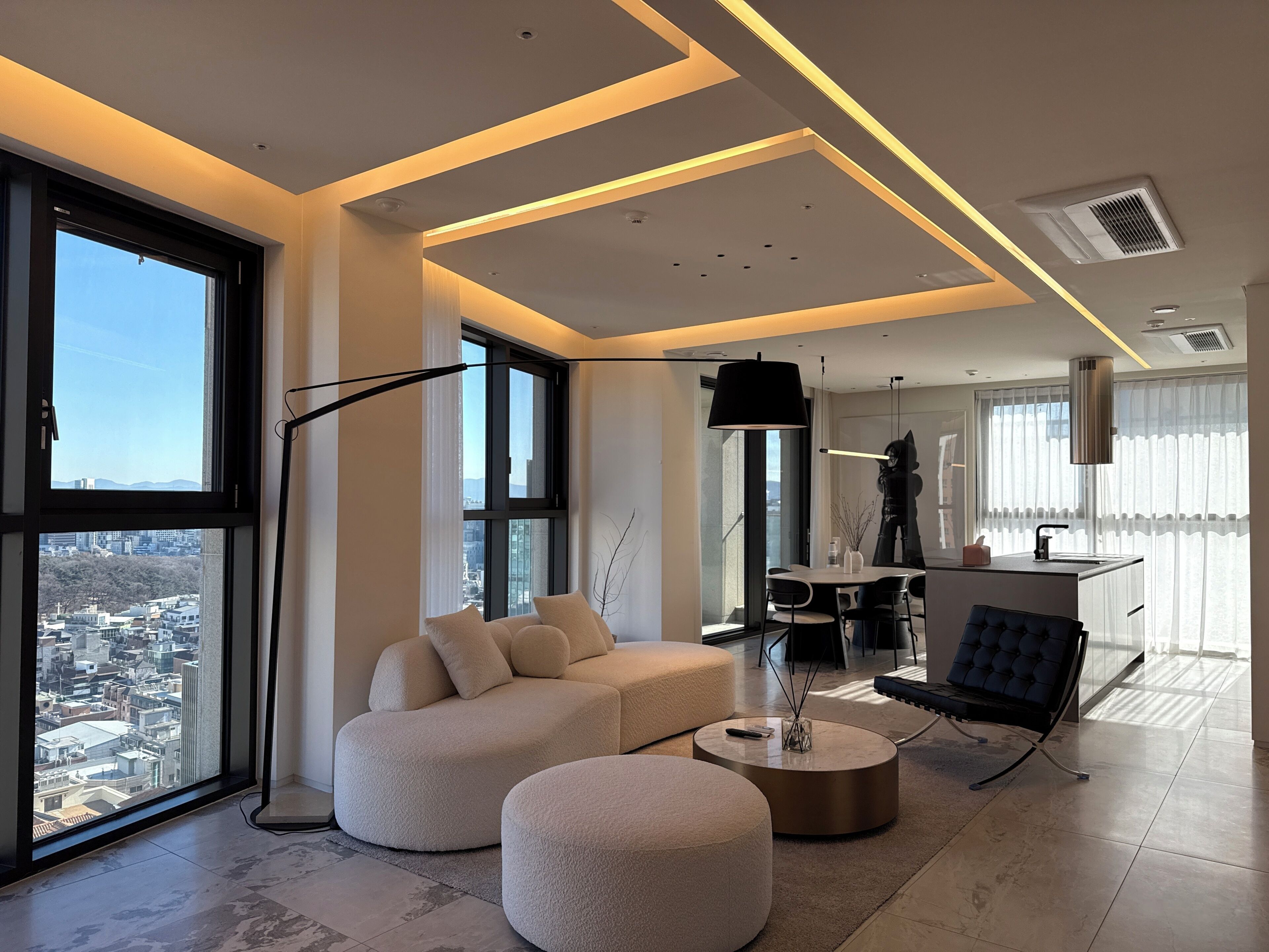 Luxury Penthouse, 3 Bedrooms, City View (FREE Airport Pick up and sending for 7Nights) | Roupas de cama premium, edredons de pluma