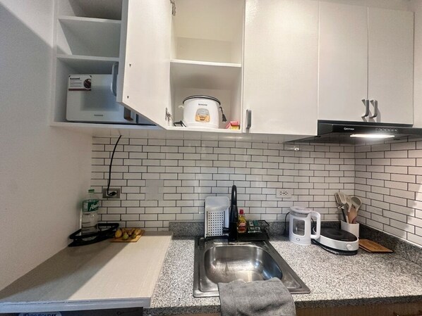 Estúdio Comfort, 1 cama queen-size, não fumadores, Vista para a cidade | Kitchenette privada | Minifrigorífico, um micro-ondas, uma placa de cozinha 