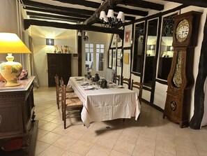 Jantares servidos, cozinha "do campo para a mesa"