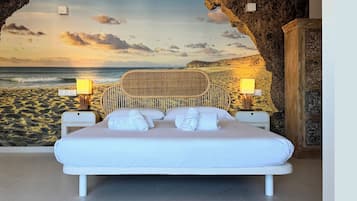 Apartamento júnior, vista para o mar | Ferros/tábuas de passar roupa, Wi-Fi de cortesia