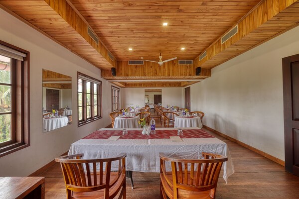 Alaya Stays Paloma Backwater Resorts - Alappuzha