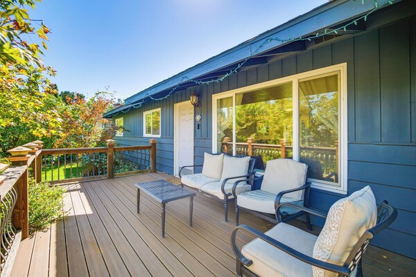 Walk To Rogue X: Medford Family Home W/ Large Yard - Eagle Point, OR