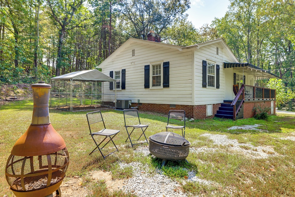 < 1 Mi To Paris Mtn State Park: Retreat W/ Deck! - South Carolina