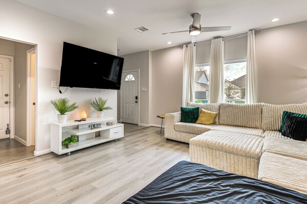 10 Mi To Downtown Houston: Family Home W/ Yard - Houston, TX