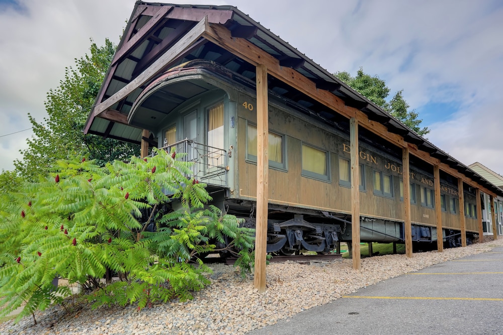 The Presidential Stay, Converted Railcar In Dubois - Falls Creek, PA