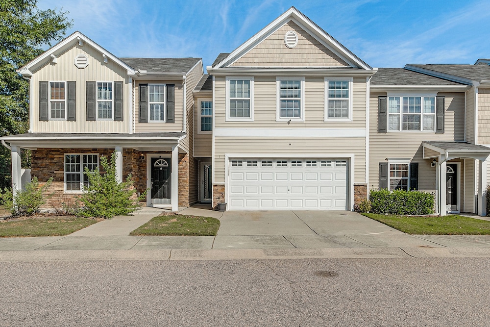 Centrally Located Raleigh Townhome W/ Pool Access - Shady Lake, Garner