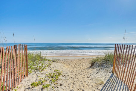 Casa (3 Bedrooms) | Interior. Walk to Beach! Palm Coast Oasis w/ Pool