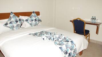 Quarto casal luxo, vista para a cidade | Wi-Fi de cortesia, roupa de cama