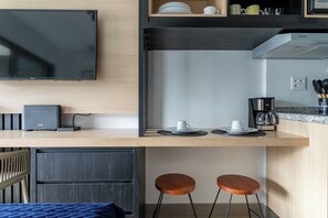 Estúdio | Sala de estar | Smart TV de 30 polegadas com canais digitais 