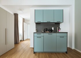 Suite Comfort | Cozinha privada | Uma máquina de café expresso, uma chaleira elétrica
